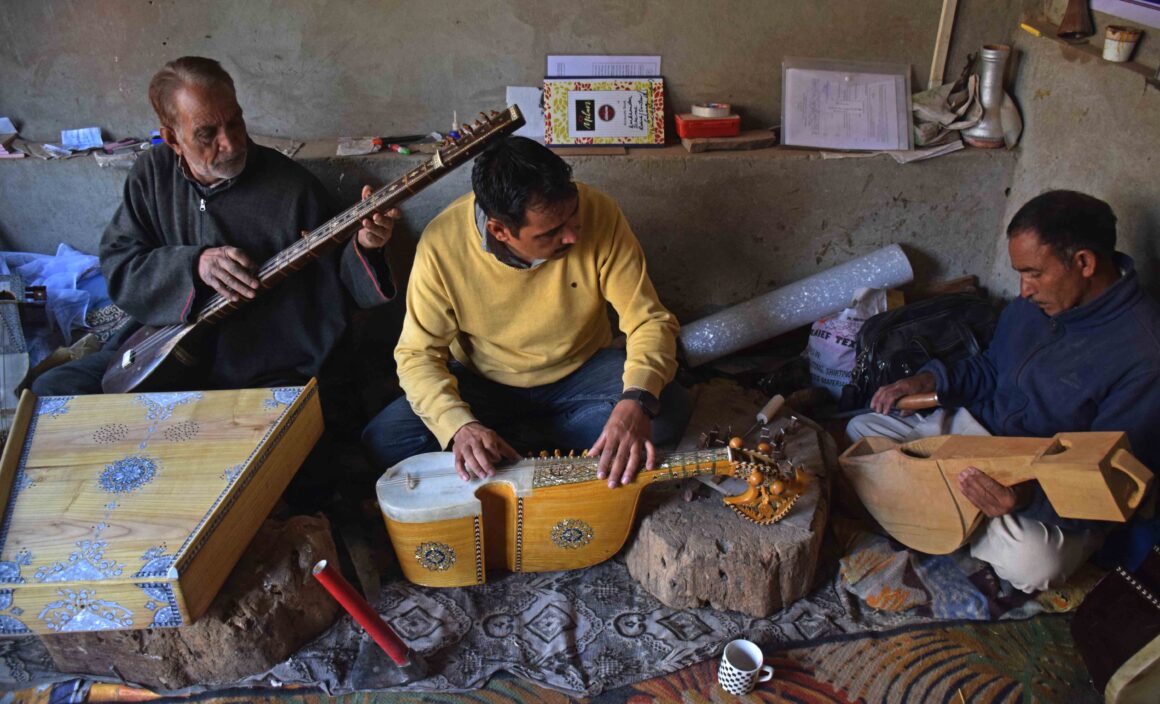 Photo Essay: Craftsman of Kashmiri traditional Musical Instruments ...