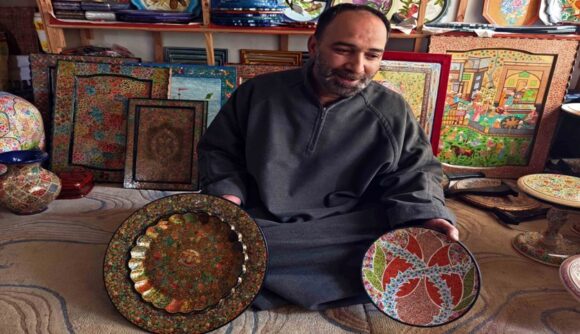 Photo Essay: Kashmiri Papier Mache Artisan Triumphs at Iranian Craft ...